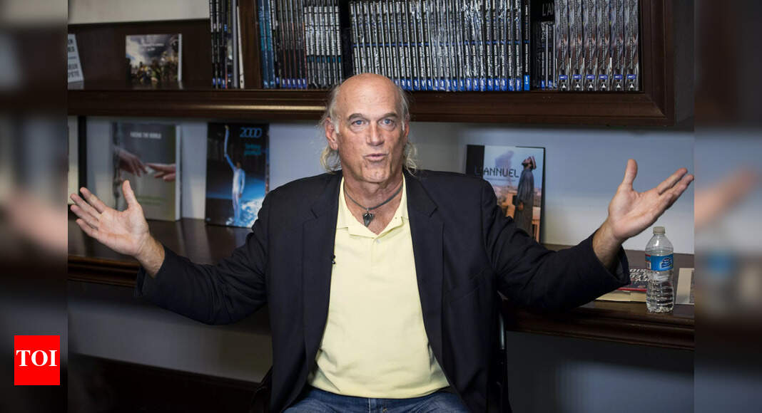 Jesse Ventura: Jesse Ventura Makes WWE Commentary Comeback for Saturday Night's Main Event | WWE ...