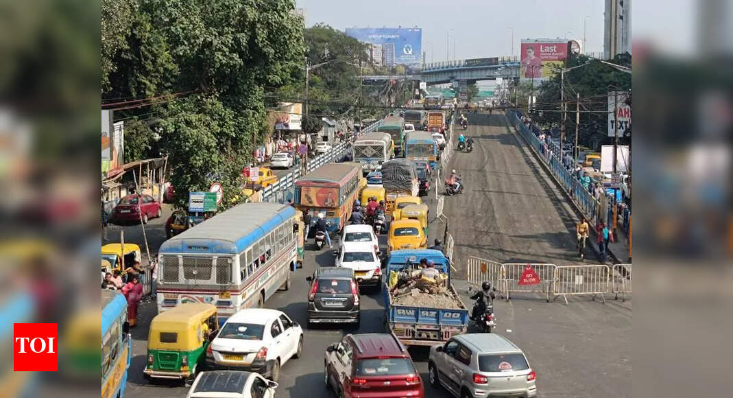 Traffic delays increase on VIP Road due to Ultadanga Bridge repairs in ...