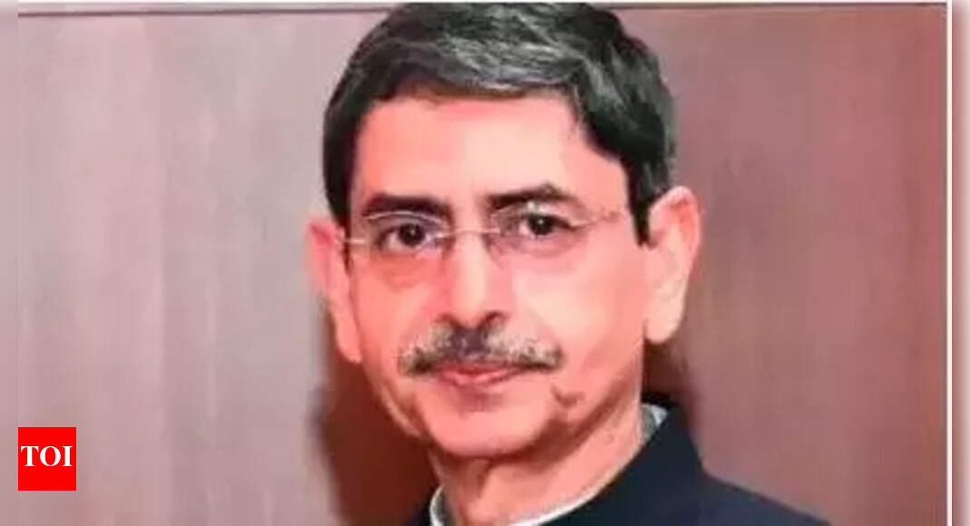 Tamil Nadu Governor R N Ravi Contributes 5 Lakh to Armed Forces Flag ...