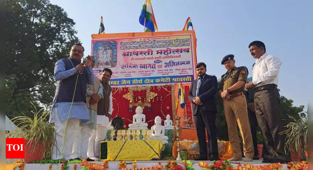Shrawasti Mahotsav Celebrates Devotion with Music: Anuradha Paudwal ...
