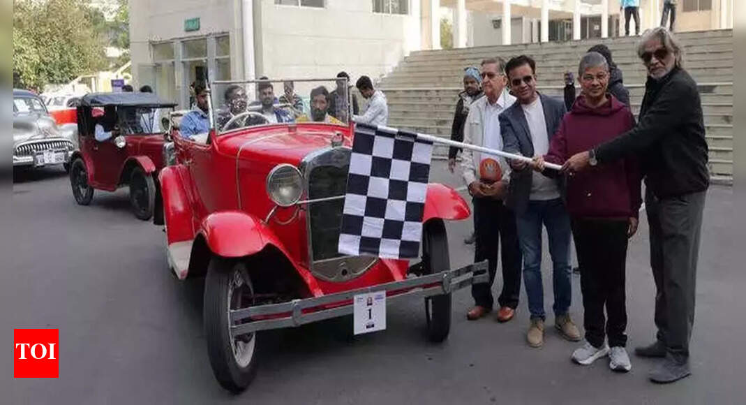Vintage Cars Charm Lucknow Streets in Spectacular Drive Event | Lucknow ...