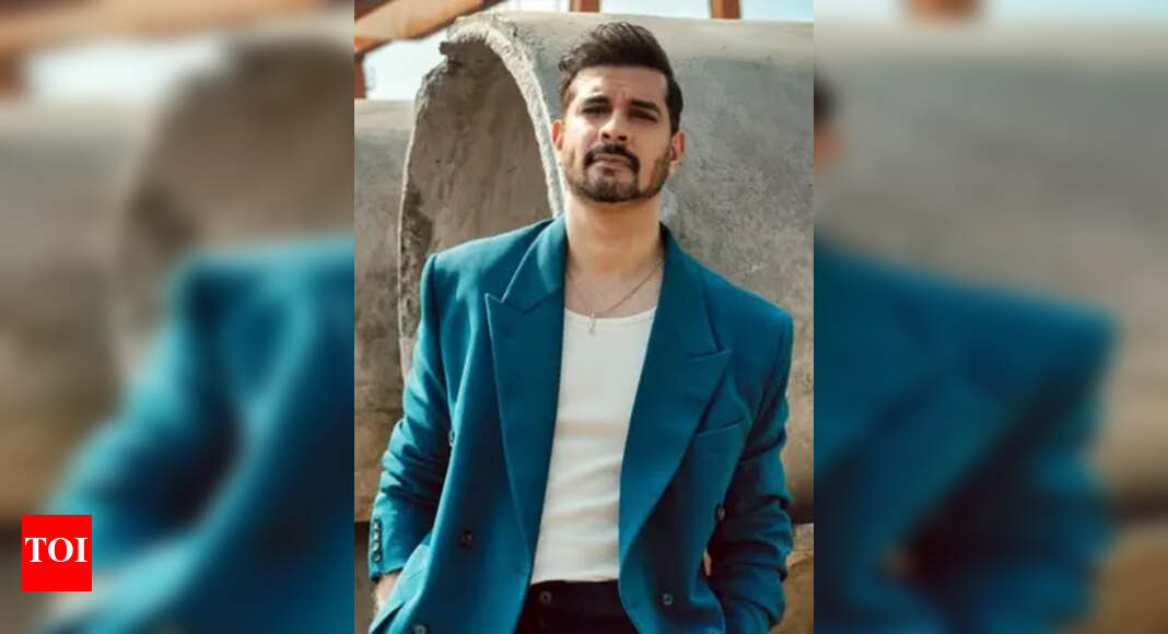 Tahir Raj Bhasin Lauds Shah Rukh Khan's Fearless Spirit in Iconic Roles ...