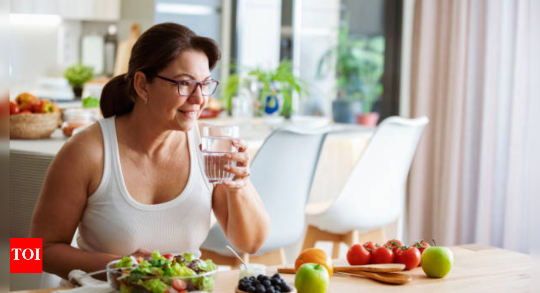 Does drinking water while eating help or disturb your digestion ...