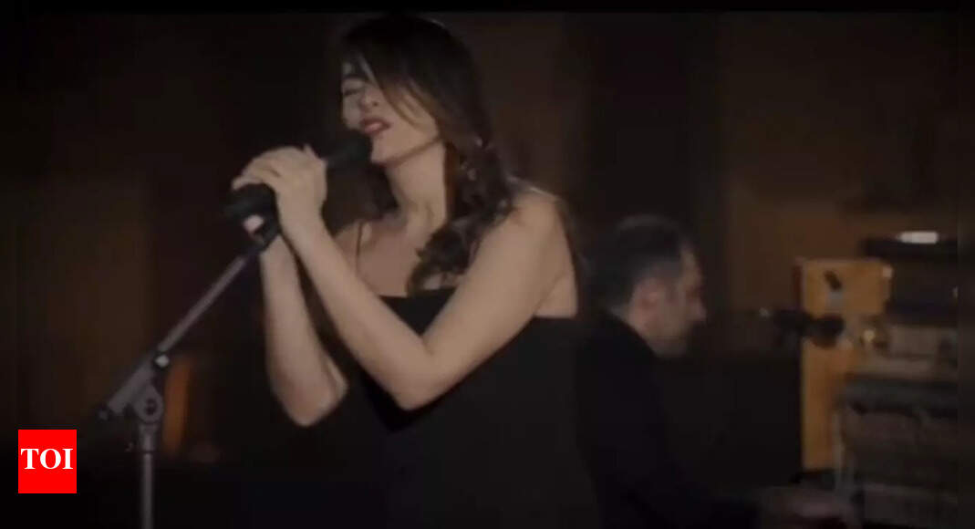 Iranian singer Parastoo Ahmadi performs online concert without hijab ...