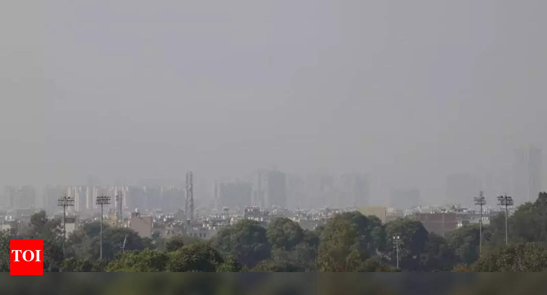 Haze shrouds Gurgaon, air quality slips back to ‘poor’ | Gurgaon News - Times of India