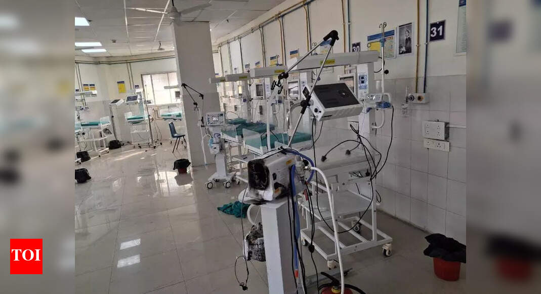 Close shave for 8 infants as fire breaks out at Daltonganj hospital ...