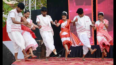 Tribal youth fest: Talent, tradition take centre stage | Ranchi News - Times of India
