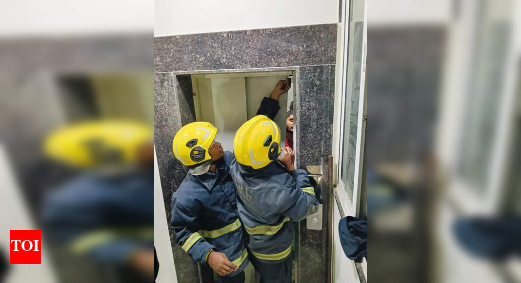 Elevator glitch traps 2, rescued by firemen | Nagpur News - Times of India