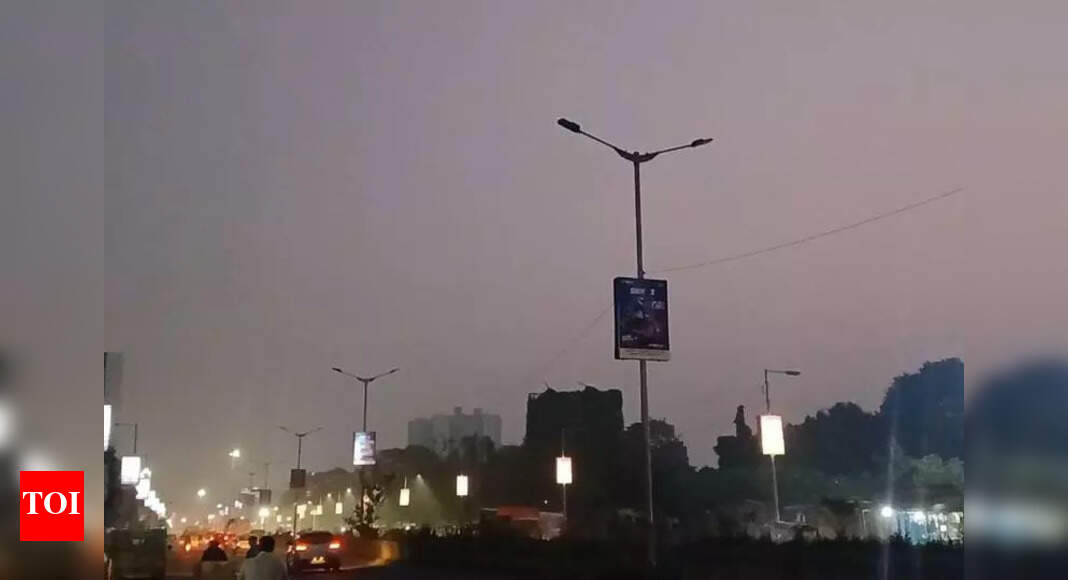 Unlit stretch of BT Road makes commute unsafe | Kolkata News - The ...