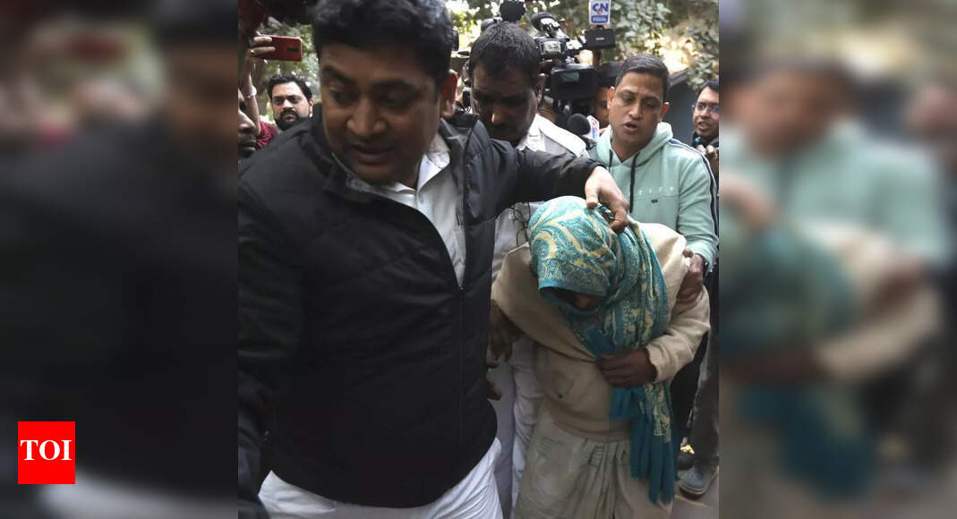 Cops recover murder weapon of ‘severed head’ | Kolkata News - Times of ...