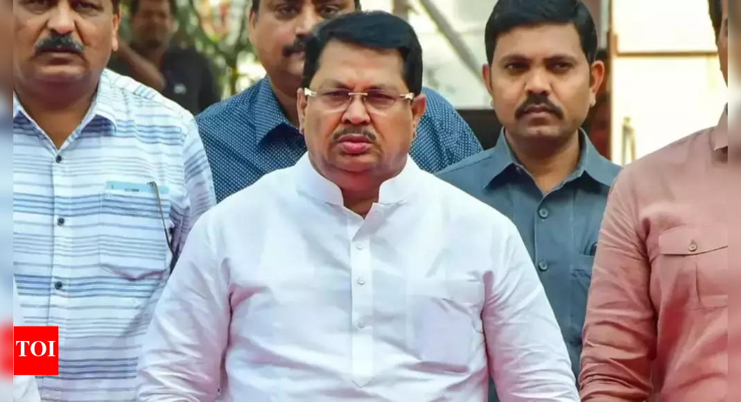 Congress leader Vijay Wadettiwar slams Mahayuti’s 2.5-year ministerial tenure, calls it 'Loot of ...