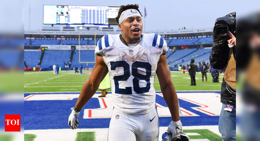 NFL stars struggle in crucial moments, as Jonathan Taylor’s untimely ...