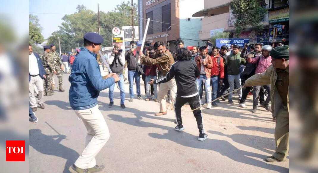 Police use force to disperse protesters near JSSC office | Ranchi News ...