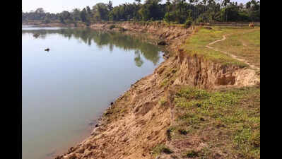 Dibrugarh villagers unite to prevent floods, erosion amid delay in govt ...
