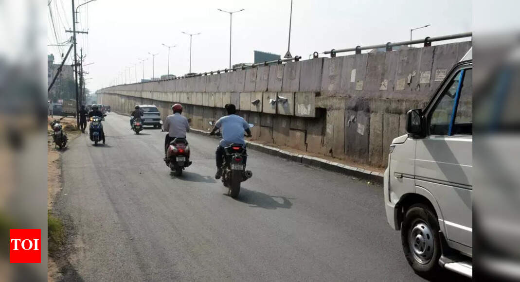 Repair of 3-km service lanes from Satsang Vihar to Palasuni starts ...