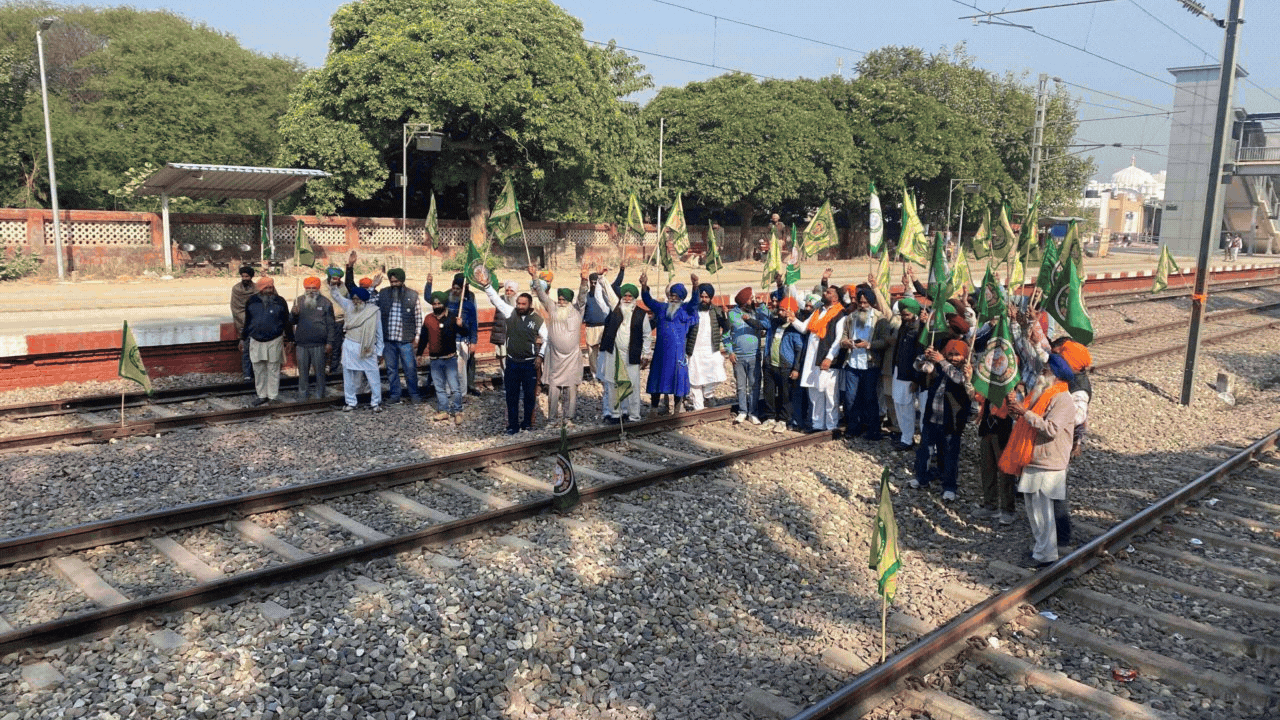Farmers' Protest Live Updates: Farmers begin 'Rail Roko' protest across ...