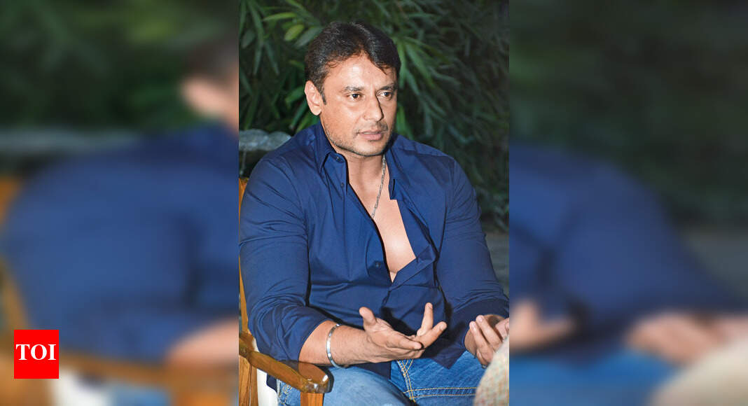 Darshan leaves from hospital without surgery | Kannada Movie News ...
