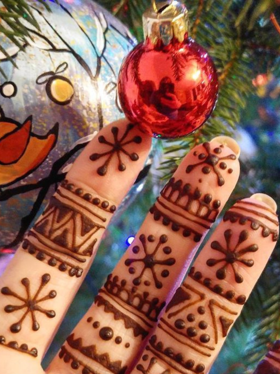 Christmas Mehndi Designs 2025: Unique Christmas Designs to Slay This ...