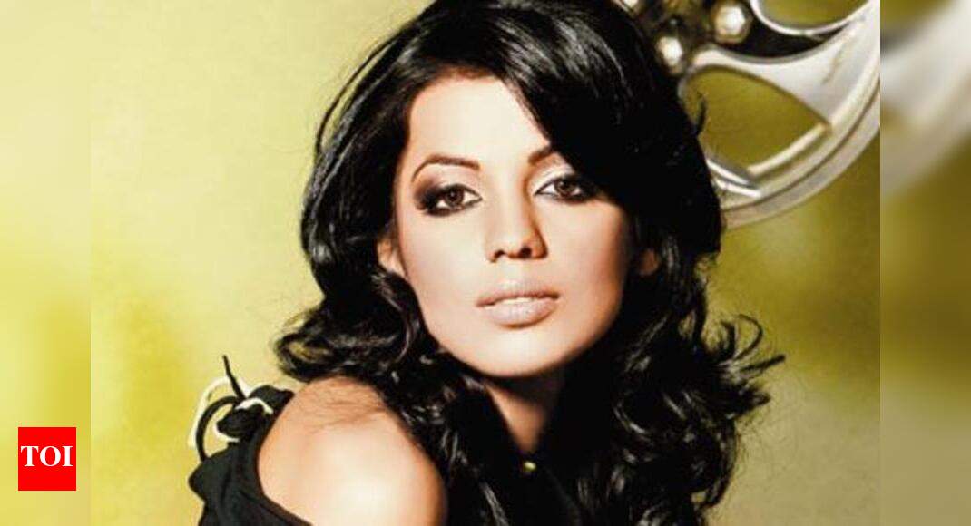Anna has taken the nation by storm: Mugdha Godse | Hindi Movie News ...