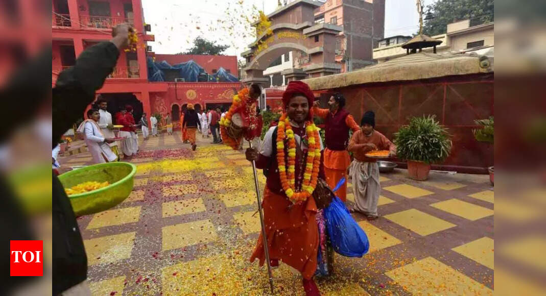 Ramta seers of Niranjani Akhara reach city | Prayagraj News - Times of ...