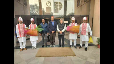 Gumla seeks GI tag for musical instrument, mandar | Ranchi News - Times ...