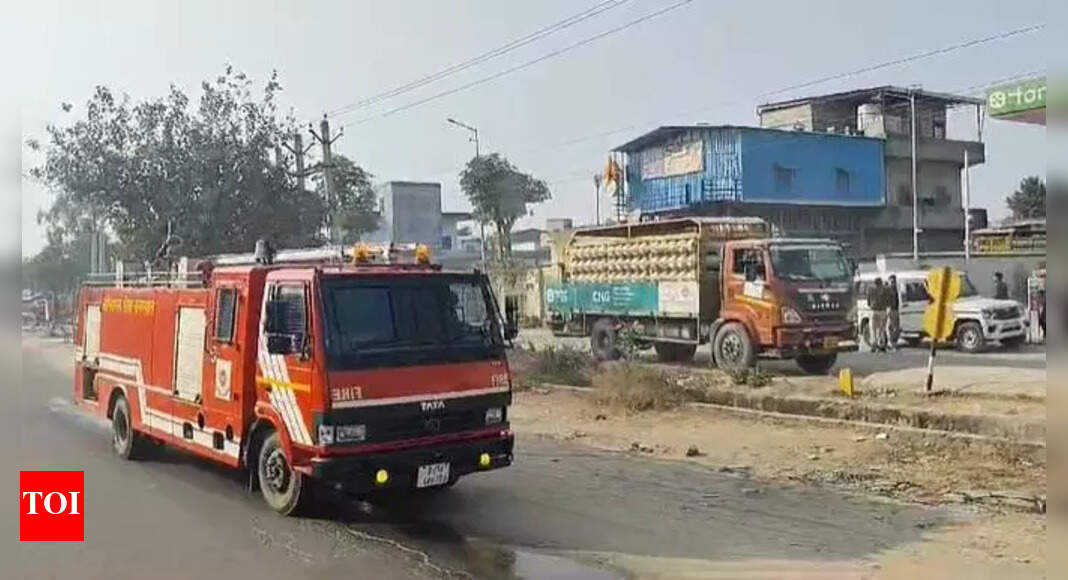 CNG truck catches fire, controlled immediately | Jaipur News - Times of ...