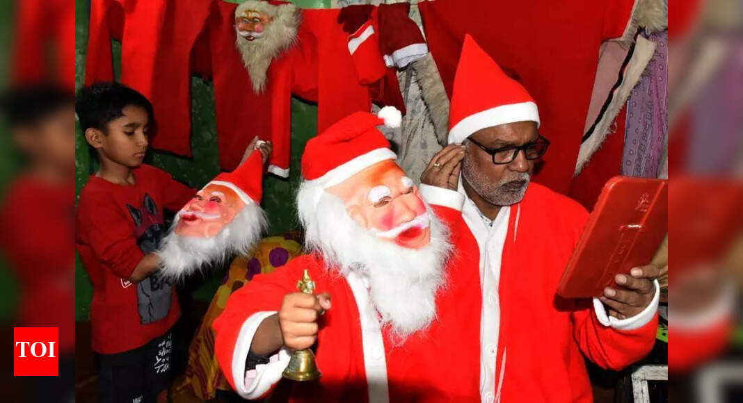 Santas with a backstory spread Christmas cheer among children | Kolkata ...