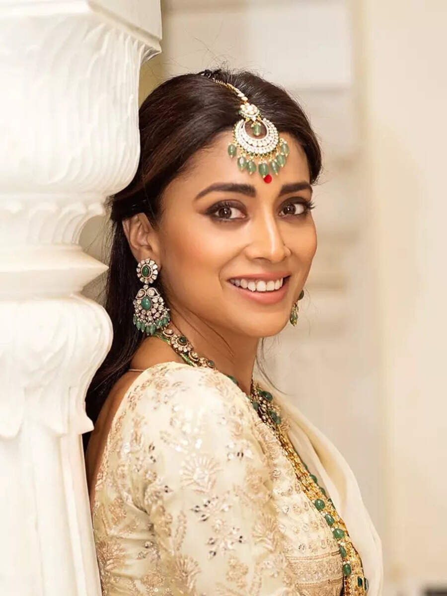 Shriya Saran stuns in a stunning display of ethnic wear | Times of India