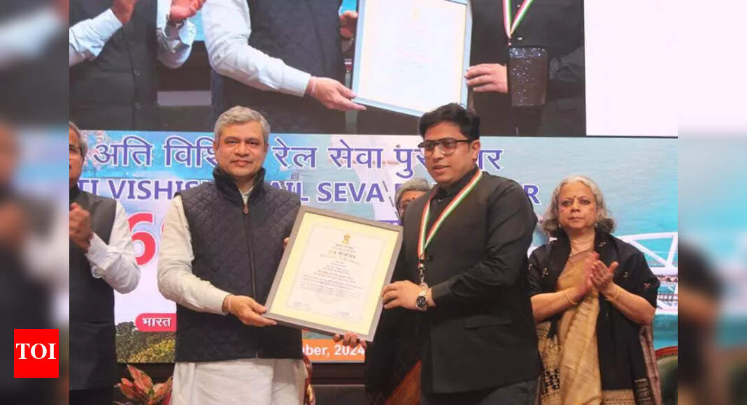 NER Sr DCM bags award for highest revenue collection | Varanasi News ...