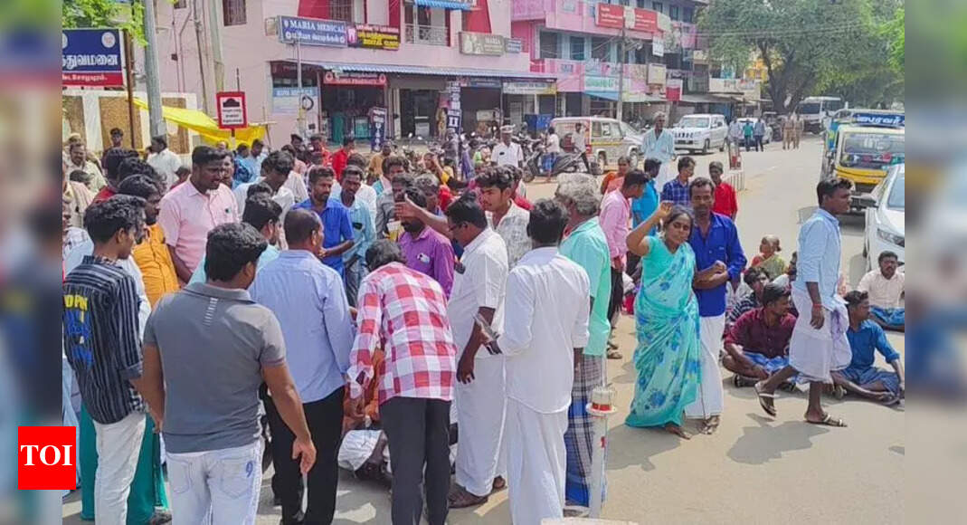 Protest over woman’s death after delivery | Trichy News - Times of India