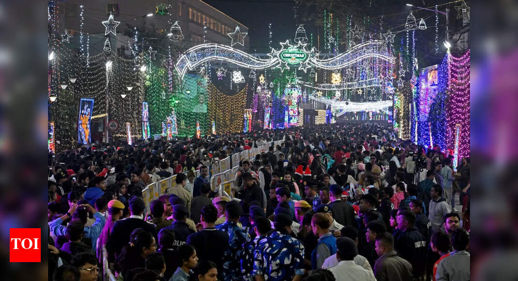Kolkata celebrates Christmas with chaos, cakes, and cheer | Bengali ...