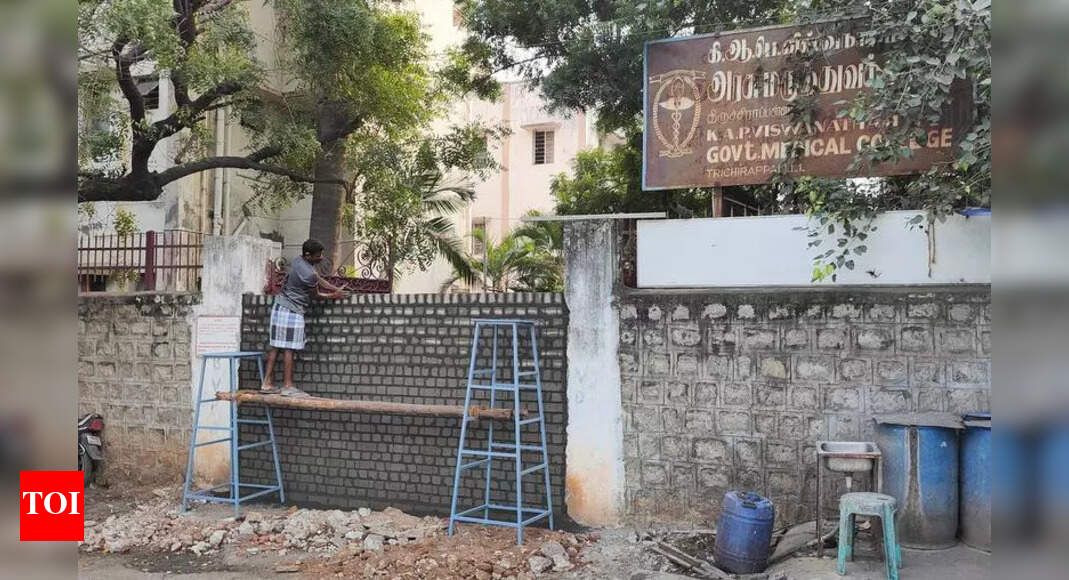 Two unsafe entry gates shut at Trichy med college | Trichy News - The ...