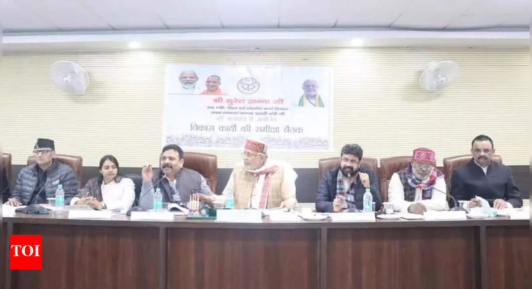 Khanna reviews projects,sets vision for eco growth | Varanasi News ...