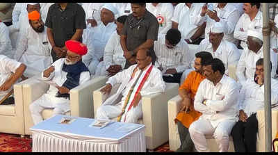 After praising Fadnavis in Satara, Bhujbal heaps praises on Sharad Pawar in Pune | Pune News ...