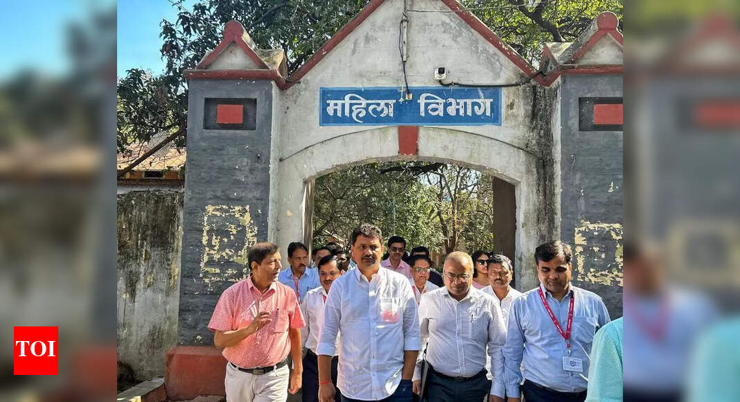 Maha health minister Abitkar raps officials for poor hygiene at mental ...