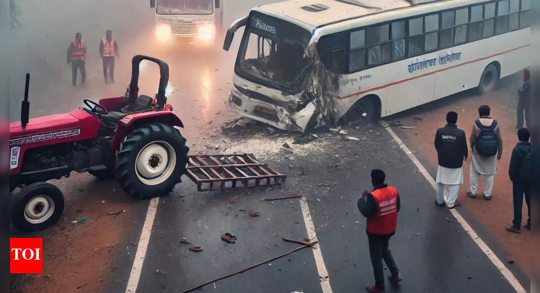 10 injured as bus crashes into tractor-trolley in Uttar Pradesh amid dense fog | Meerut News ...