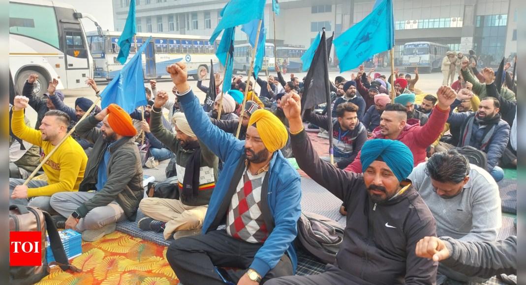 PRTC Bus Strike: Contractual employees of PRTC, Punjab Roadways begin ...