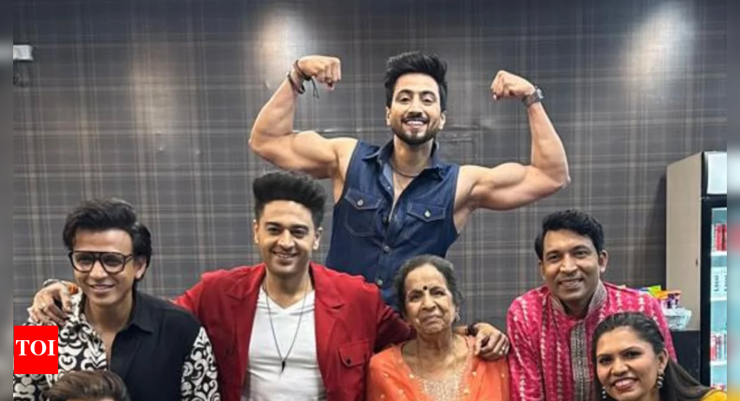 Celebrity MasterChef: Singer Abhijeet Sawant, Comedian Chandan ...