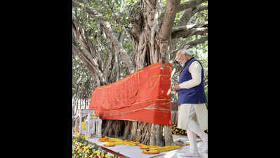 ‘Jahangir had cut down Akshayavat tree;however, it still continued to ...