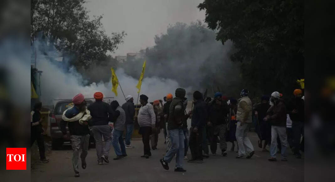 4 cops injured as Quami Insaaf Morcha march to Pb CM house turns ...