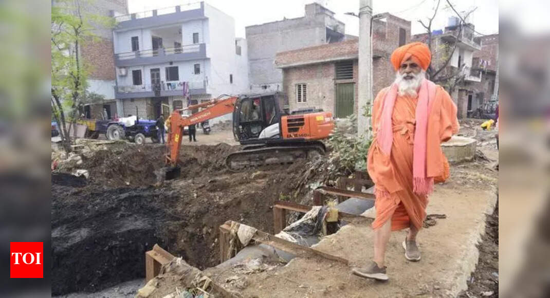 From cesspool to bone of contention: Activists fight over Buddha Dariya ...