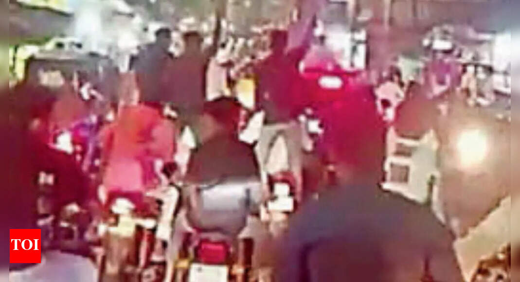 MCOCA Case: Rally escorts MCOCA accused after release on bail from Pune ...