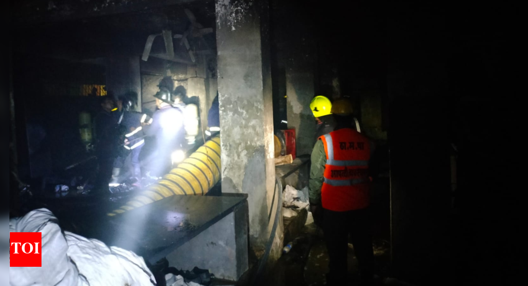 250 residents evacuated as fire engulfs building in Thane's Wagle ...