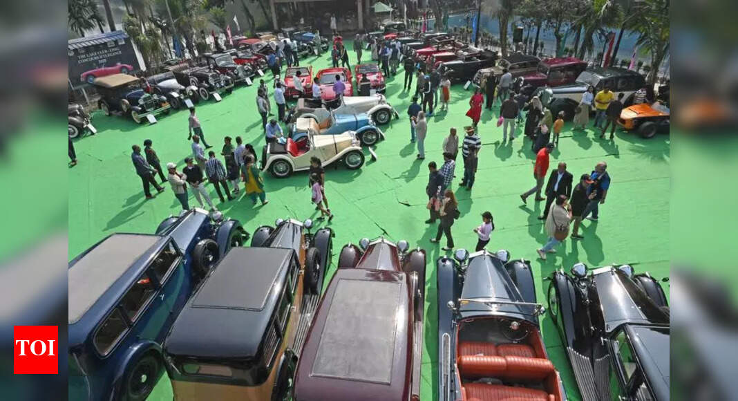 Back to classics: Vintage cars wow enthusiasts at city club | Kolkata ...