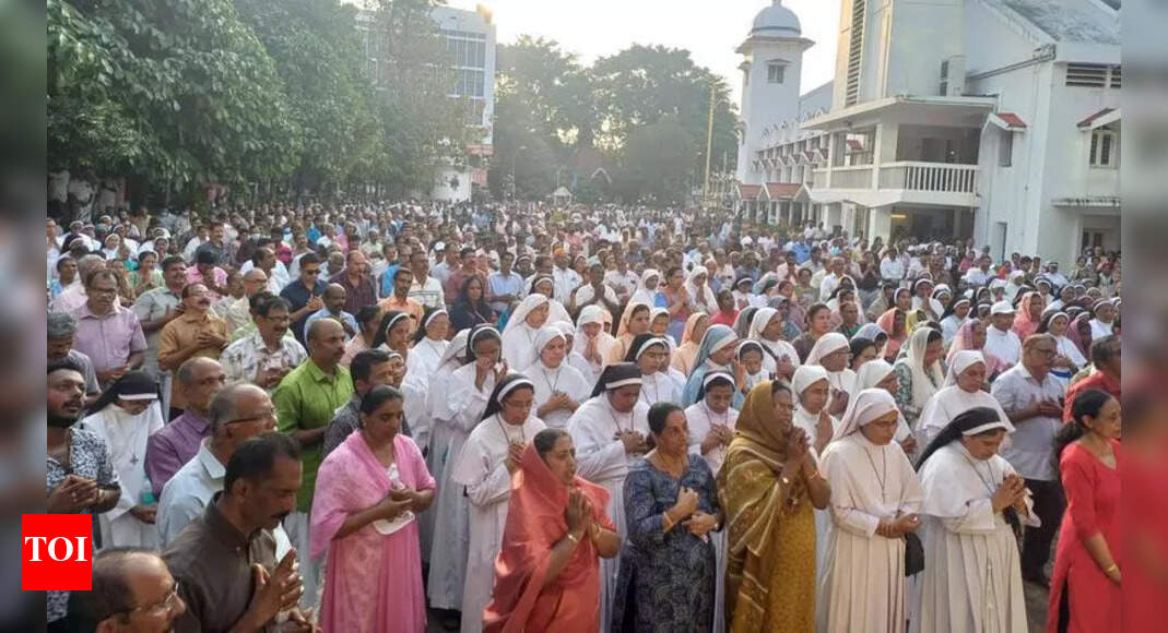 Protesting priests booked under non-bailable charges | Kochi News - The ...