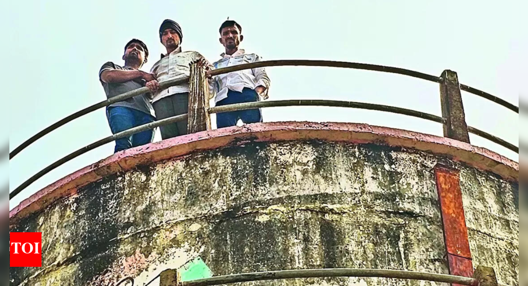 Here's why Maharashtra govt replaced 9 cops in SIT probing Beed ...