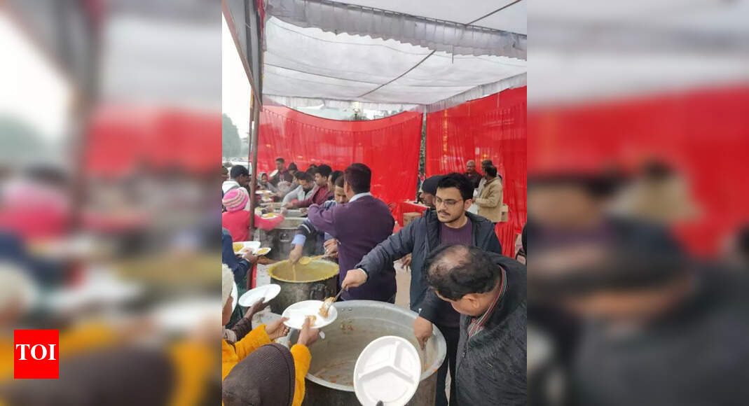 ‘Atithi Devo Bhava’: Bhandaras ensure nobody remains hungry | Lucknow News - The Times of India