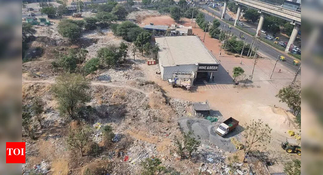 Gurgaon civic body orders cleanup of construction waste along key roads | Gurgaon News - The ...