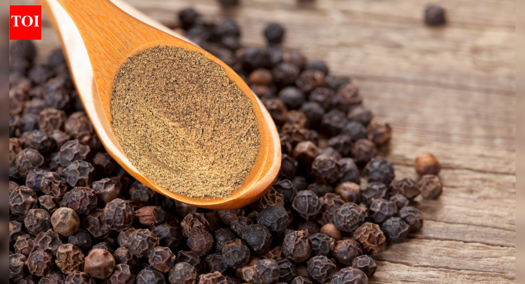 health benefits of black pepper: 6 healthy reasons to sprinkle pepper ...
