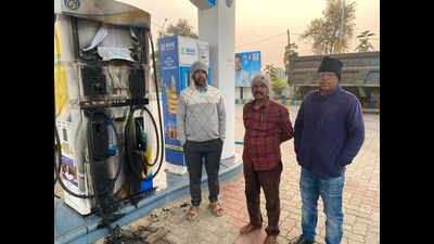 Petrol pump equipment set afire by criminals in Chatra | Ranchi News ...